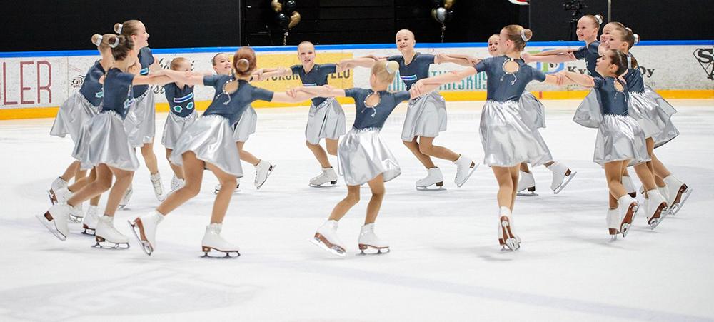 Muodostelmaluistelu - Kaarinan Taitoluistelijat ry